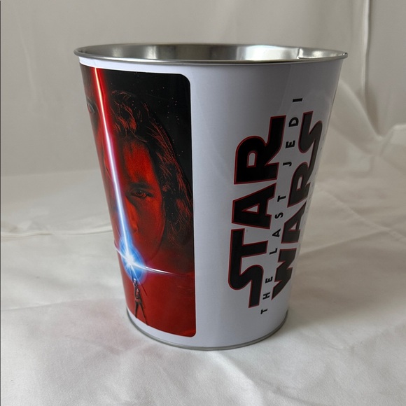 Star Wars | Party Supplies | Star Wars The Last Jedi 27 Popcorn Bucket ...